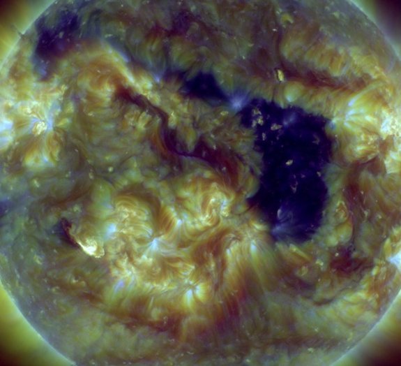 NASA registra imenso buraco negro no Sol - Mega Curioso NASA registra imenso buraco negro no Sol - Mega Curioso