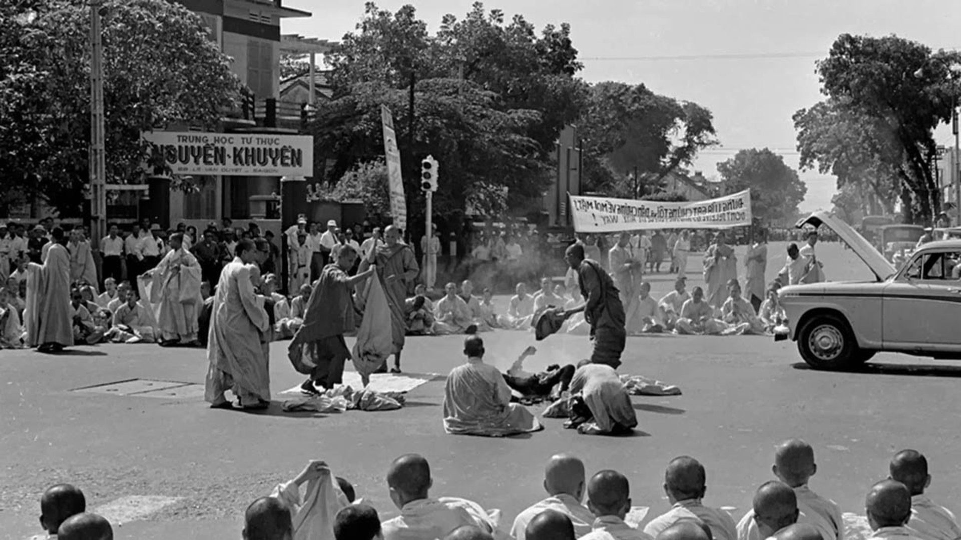O Monge Em Chamas Conheça A História Por Trás Dessa Terrível Imagem Mega Curioso